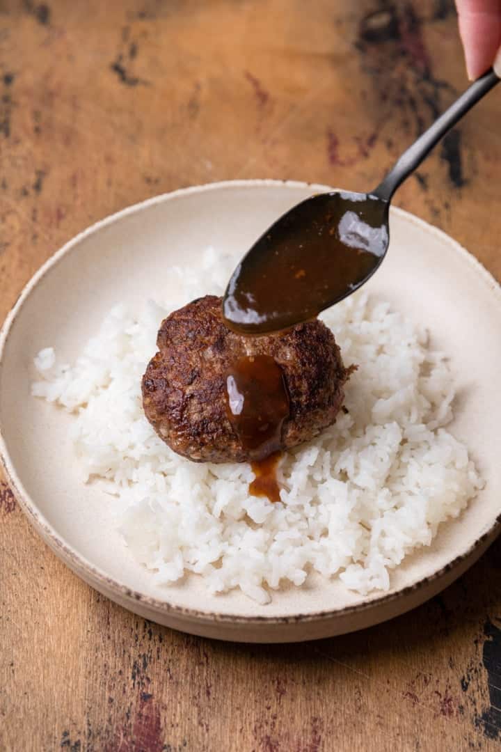 Hawaiian Loco Moco with Brown Gravy Classic Recipe - The Travel Palate