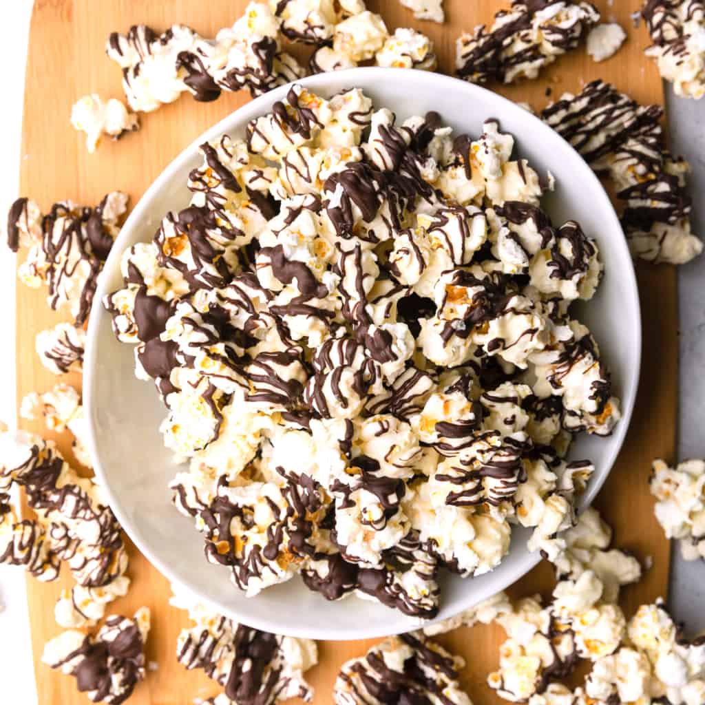 How to Make Chocolate Drizzle Popcorn (Easy Recipe) - The Travel Palate