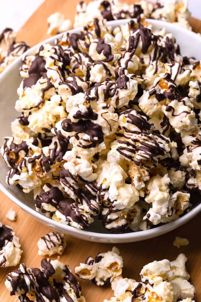 How to Make Chocolate Drizzle Popcorn (Easy Recipe) - The Travel Palate
